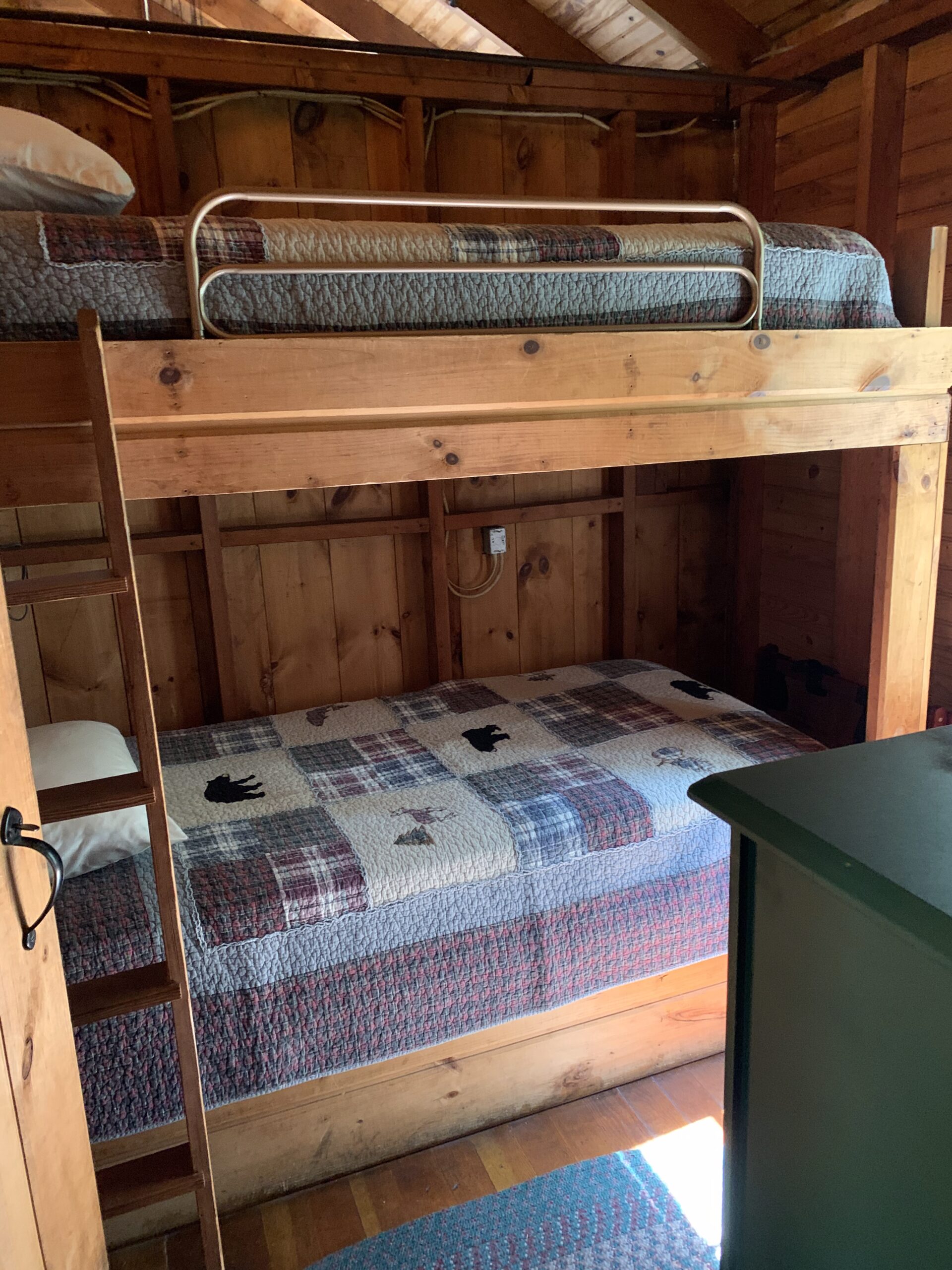 Benton Cove Cabins - Lakefront Cabin Rental