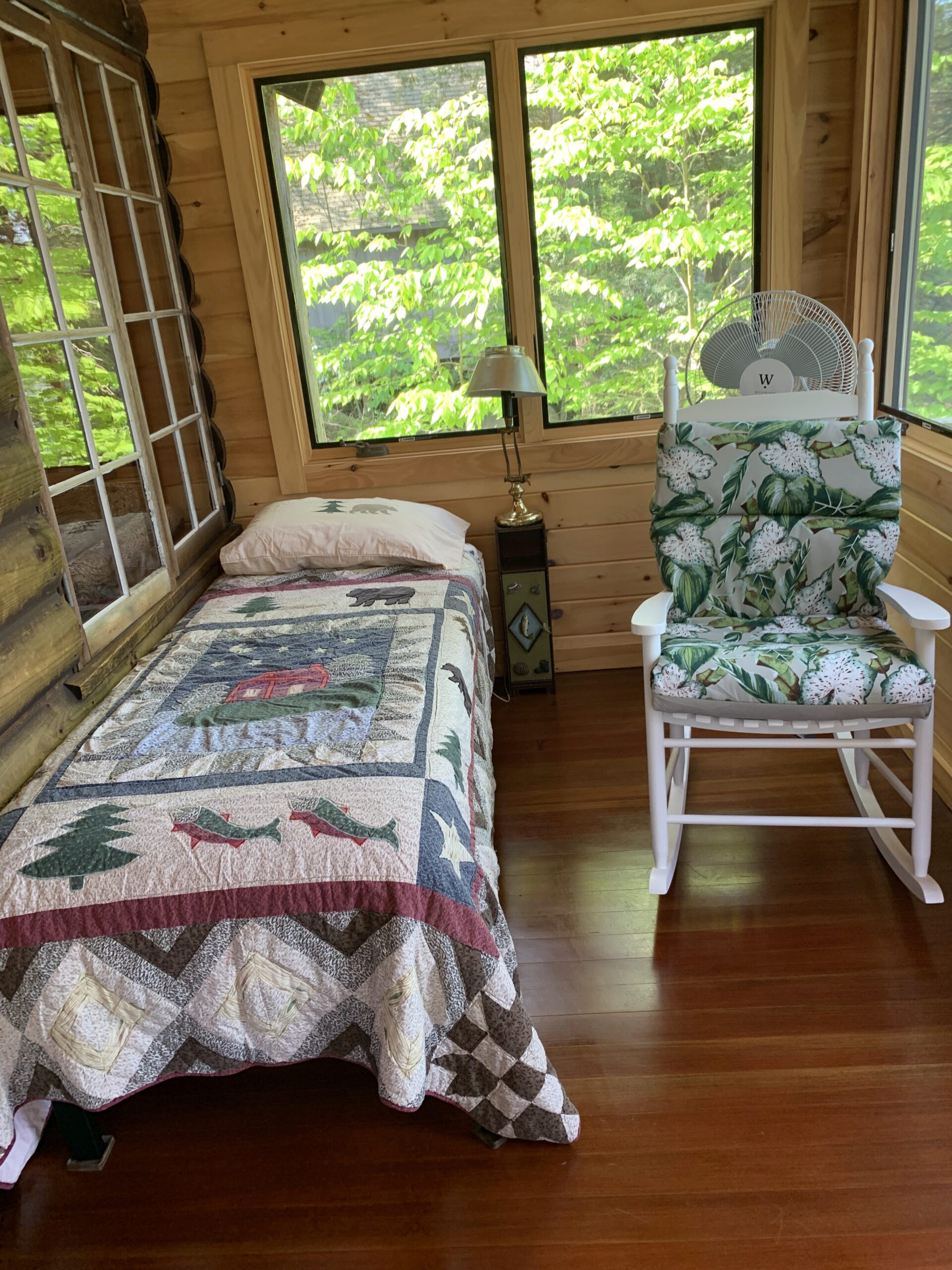Benton Cove Cabins - Lakefront Cabin Rental